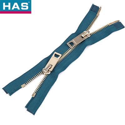 China Separación de dos vías de color arcoíris con cerradura de metal para prendas de vestir en venta