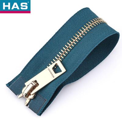 China Separación de dos vías de color arcoíris con cerradura de metal para prendas de vestir en venta