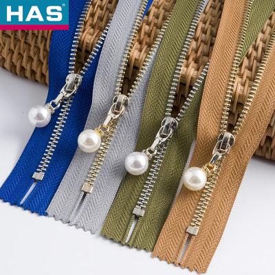 중국 의류 또는 가방 패션 찌퍼 고 광택 진주 드래싱 스턴트 펜던트 판매용