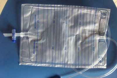 China 2000ml Hospital Use Kinds Of Medical Grade PVC Drainage Urine Bags with cross valve Valve with CE and ISO for sale