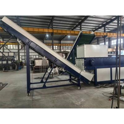 China Máquina de reciclagem de plástico equipada com triturador de eixo único para sacos de tecido de PP for sale