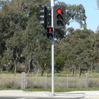 China Zonnepaneel Rood Groen Geautomatiseerd Verkeerslicht Pool Q345 voor Voetgangersoversteekplaats Te koop