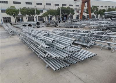 China A prueba de viento poligonal del poste de poste de la transmisión de poder de Q420 220kv en venta