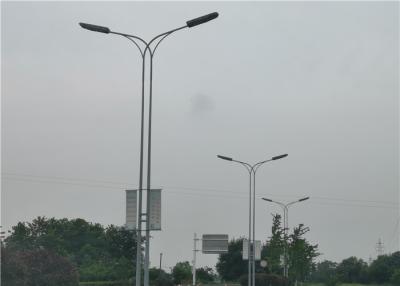 China La inmersión caliente doble de los brazos Q345 galvanizó el alto acero poste tubular del palo en venta