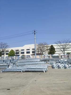 中国 ランプのポストの鋼鉄管状のポーランド人多角形の電流を通された40FTの金属屋外69KV 販売のため