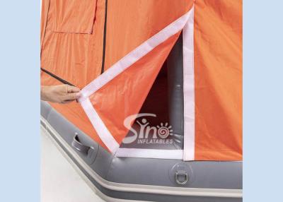 Cina 8' x8 ha accluso la tenda di galleggiamento gonfiabile ermetica fatta del materiale del punto di goccia per il campeggio dell'acqua in vendita