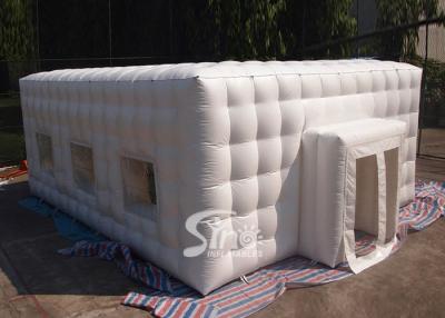 中国 倉庫または党でき事のための10x8 mtsの多機能の屋外の白く膨脹可能な立方テント 販売のため