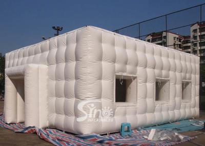 China de multifunctionele openlucht witte opblaasbare kubieke tent van 10x8 mts voor pakhuis of partijgebeurtenissen Te koop