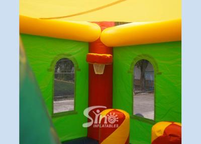 China De loodvrije pvc-Kastelen van Geteerd zeildoek Opblaasbare Bouncy, de Dia Opblaasbare Combo van het Regenboogkasteel Te koop