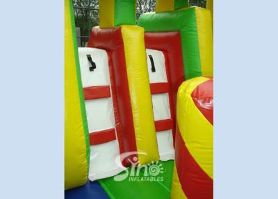 China Pequeños castillos animosos inflables coloreados brillantes con la diapositiva para los niños en venta