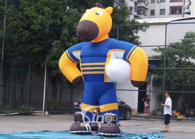 Cina 5 metri di rugby gonfiabile promozionale gigante dell'esterno d'altezza con la palla bianca fatta del PVC hanno ricoperto il nylon in vendita