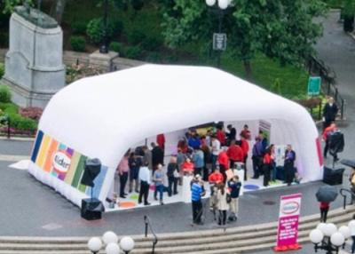 Cina la tenda gonfiabile di musica della fiera commerciale di bianco di 8x9m con il logo su ordinazione ha stampato fuori in vendita
