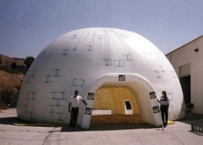 Cina 10 metri di triplo del diametro mette a strati la tenda gonfiabile bianca della cupola con la grande entrata in vendita