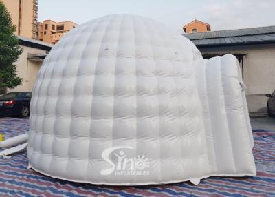Cina tenda gonfiabile della cupola dell'iglù del piccolo partito bianco portatile di 5m con la galleria di accesso fatta di splendere la tela cerata del PVC in vendita