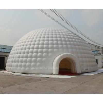 China tienda inflable gigante blanca de la bóveda del iglú del 18m con la entrada de 3 túneles de compradores inflables de la fábrica 2 del teatro del iglú en venta