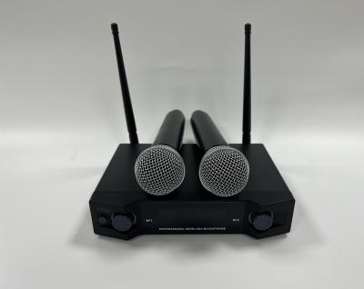 中国 Handheld Microphone LCDTwo Handheld Mic Conference UHF Wireless Microphone System 販売のため