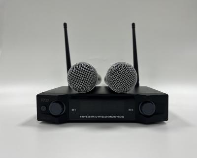 中国 Handheld Microphone LCDTwo Handheld Mic Conference UHF Wireless Microphone System 販売のため