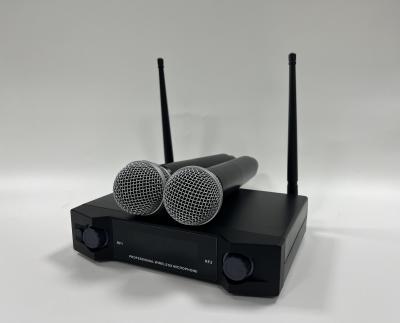 中国 Handheld Microphone LCDTwo Handheld Mic Conference UHF Wireless Microphone System 販売のため