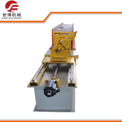 Cina Perno del metallo di Manica di C e rotolo della pista che forma macchina con il sistema automatico di taglio in vendita