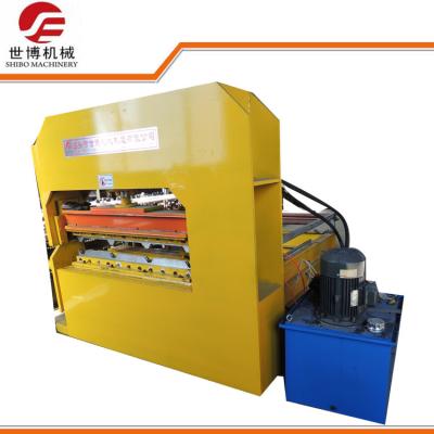 Cina Arco idraulico completamente automatico che curva il rotolo dello strato del tetto che forma macchina in vendita