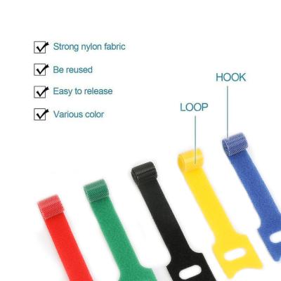 Cina fascette ferma-cavo riutilizzabili di nylon Eco rilasciabile di 1.2cm*15cm amichevole in vendita
