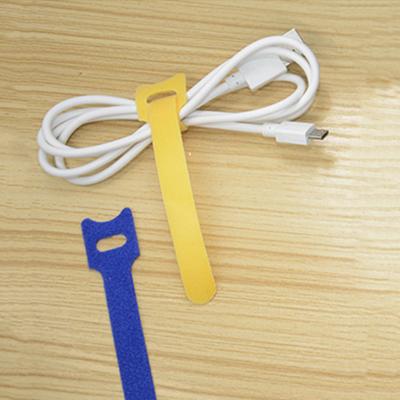 Cina le fascette ferma-cavo diritte di nylon T del gancio e del ciclo di 500mm hanno modellato 20mm in vendita