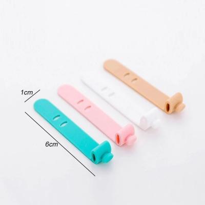 Cina auto ovale del silicone di 1.5mm-2.0mm che afferra le fascette ferma-cavo 6.5cm 7.4cm in vendita