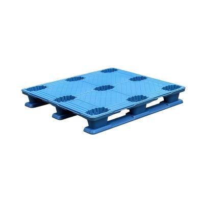 China Blow Molded Plastic Pallets Decking 800 - 1500kg Reusable Recyclable Polyethylene Plastic Skids for sale