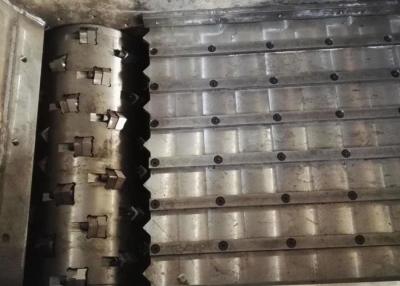 Cina macchina di plastica della trinciatrice del peso specifico 4500kg con il bene durevole rotatorio dell'asse della taglierina 600-800 kg/h in vendita