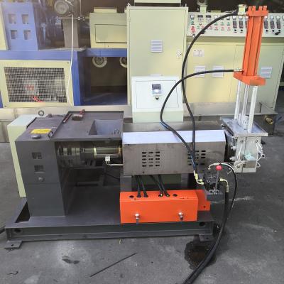 Cina Alimenti la linea d'appallottolamento l'attrezzatura di riciclaggio di plastica 240-400kg/h dell'espulsore del CaCO3 del CE di 45kw pp di LDB SJP 120 in vendita