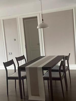 Cina Comodo cuscino Sedile da pranzo in legno massello in natura Colori popolari per ristorante contemporaneo in vendita
