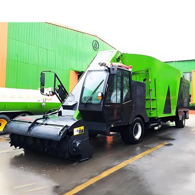 China Diesel Self‑Propelled TMR Mixer Wagon Silage Reclaimer Mixing Feeding Spreading All‑in‑One Livestock Equipment for sale