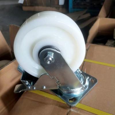 Chine roue solide de 150x50mm pivotant fermant à clef l'OEM résistant de roulettes en nylon à vendre