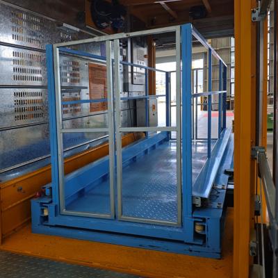 China SC VFD Construction Hoist Cage Combined with Retractable Loading Deck | 2,000 kg | TUV & ISO Certified for sale