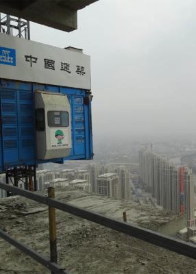 China 2 Ton Payload Vertical Transportation Rack und Zahntrieb ziehen Hebezeug hoch zu verkaufen