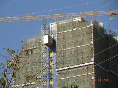 중국 감금소 건축 용지 호이스트 당 임시 선반 피니언 2000KG 판매용