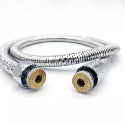 Cina Funzione acqua calda fredda tubo di connessione a mano per doccia in acciaio inossidabile per tubo PVC Bidet in vendita