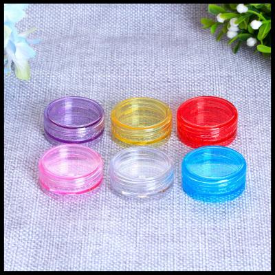 Cina Il barattolo crema cosmetico di plastica rotondo piccolo compone la capacità variopinta 2g di Cotainers in vendita