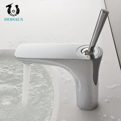 Cina Classic Wash Basin Faucet Full Copper Mixer Chromed Surface Ceramic Valve in vendita