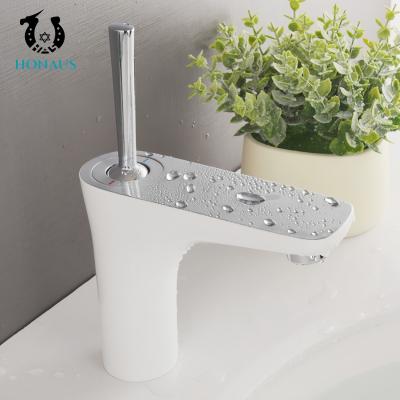 Cina Classic Wash Basin Faucet Full Copper Mixer Chromed Surface Ceramic Valve in vendita