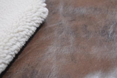 Cina l'unità di elaborazione solida solida 100%P di Sherpa della pelliccia 520gsm ha legato il tessuto del vello in vendita