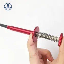Cina Strumento di raccolta magnetica flessibile a 4 artigli con luce LED luminosa, retrattile in vendita