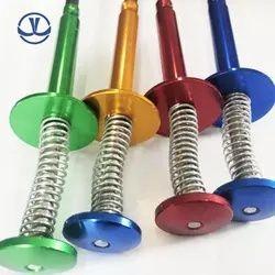 Cina Strumento di raccolta magnetica flessibile a 4 artigli con luce LED luminosa, retrattile in vendita