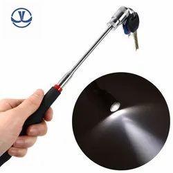 Cina Strumenti di raccolta 81cm Magnetico Telescopico Strumento di raccolta con luce LED in vendita