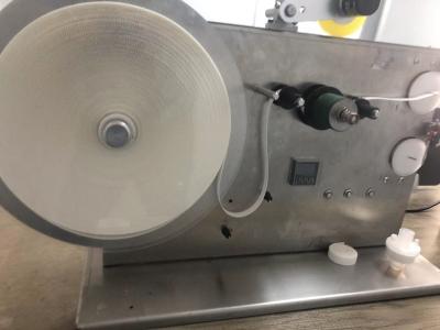 Cina Macchina di avvolgimento del nastro di carta filtro HME azionata pneumaticamente per prodotti da 20 a 150 mm Taglio automatico in vendita