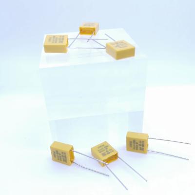 中国 抵抗および容量性圧力救助のコンデンサー0.1UF 310V P7.5MM黄色い色 販売のため