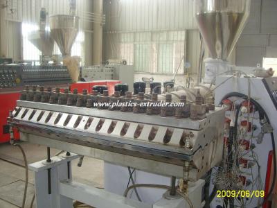 Cina Macchina di plastica dell'estrusione dello strato dell'estrusore a vite del gemello del bordo della schiuma della crosta del PVC in vendita