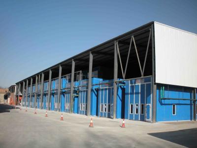 Cina Cabina di spruzzatura di grado industriale con porta d'ingresso e porte di lavoro per una costruzione robusta in vendita