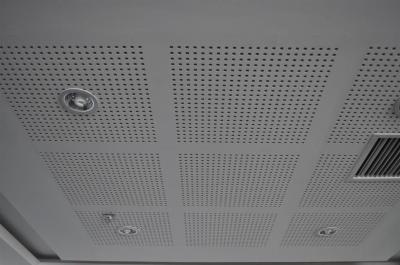 China 5/15q Quadrat Wasserdicht Perforierter Akustiker Schalldämpfer Gipsplatte für Decken zu verkaufen