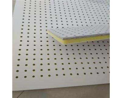Cina Pannello di soffitto in fibra di vetro con rivestimento a spruzzo per l'assorbimento del suono e il controllo acustico in vendita